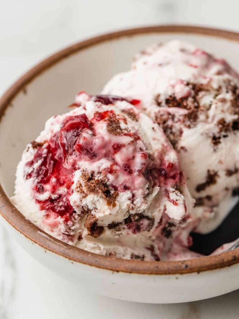 Vanilla Ice Cream with Chocolate and Cherries (No-Churn) - Little Spoon ...